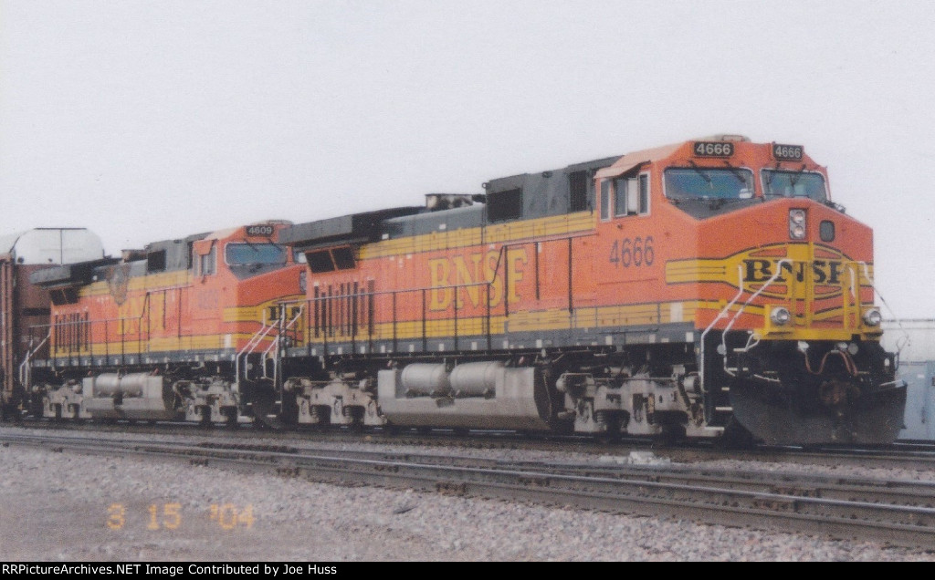 BNSF 4666 East